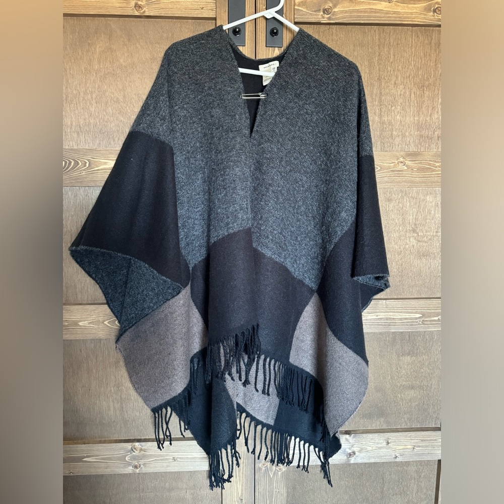 Max Studio Woman’s Poncho - Gem